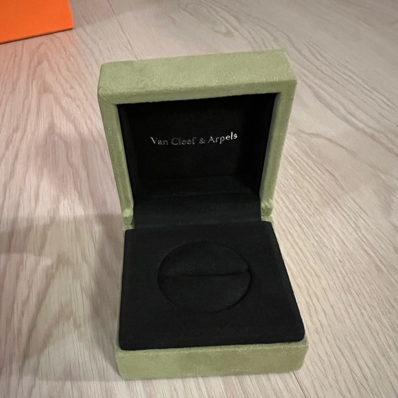 Van Cleef & Arpels | Accessories | Authentic Van Cleef Arpels Green And ...